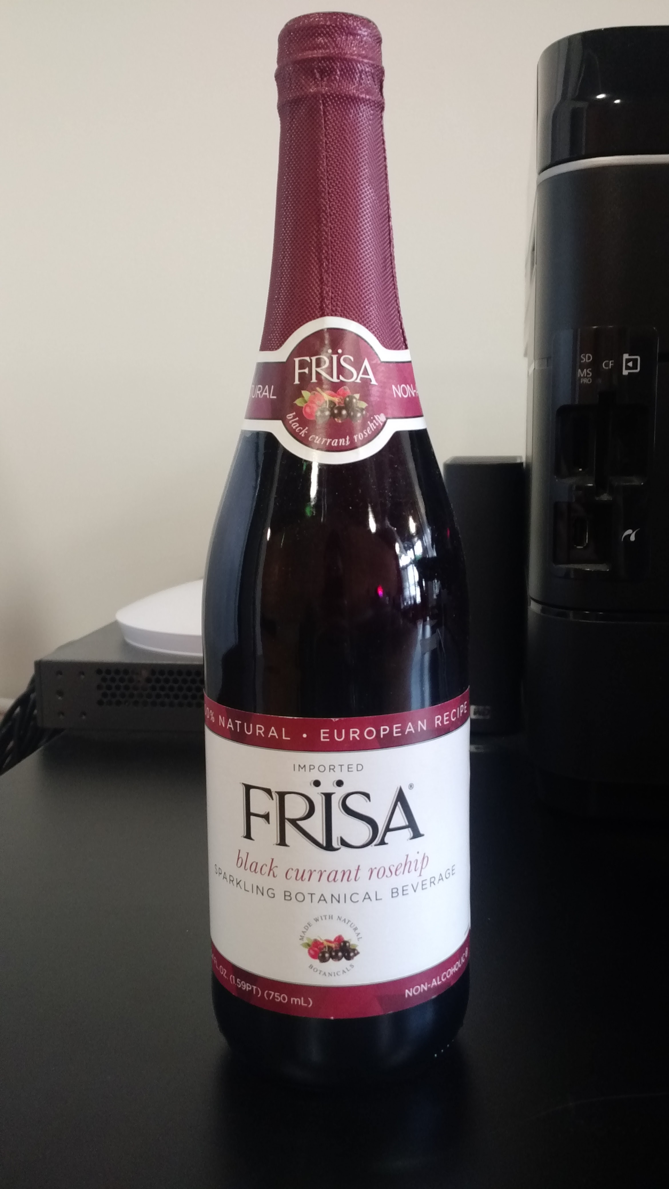 Frisa Sparkling Botanical Beverage Black Current Rosehip - Thirsty Dudes